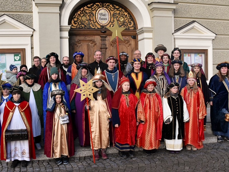 Empfang der Sternsinger vor dem Rathaus - Stadt Altötting